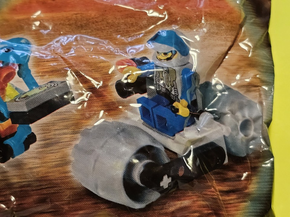 LEGO LIFE ON MARS POLY BAG SET SPACE ALIEN MINIFIGURES RARE LIMITED ...