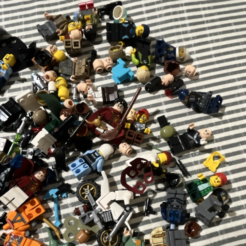 LEGO Minifigure Assortment Lot Assorted Characters, Parts & Accessories ...