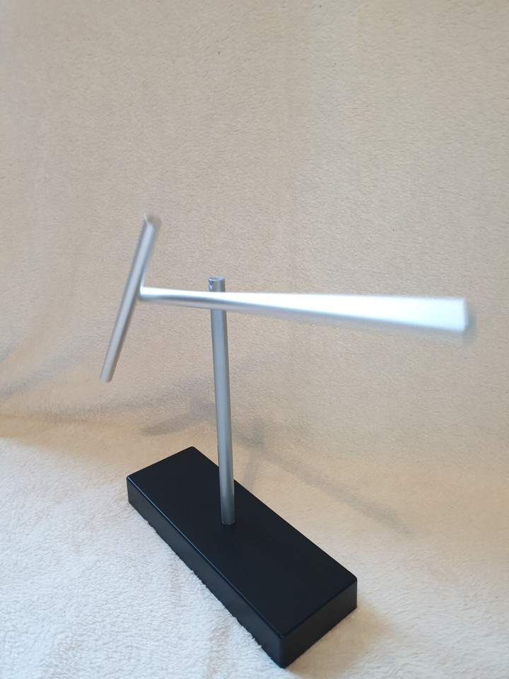 Motion Sticks Kinetic Desktop Toy - Perpetual Swinging - Gift - Like ...