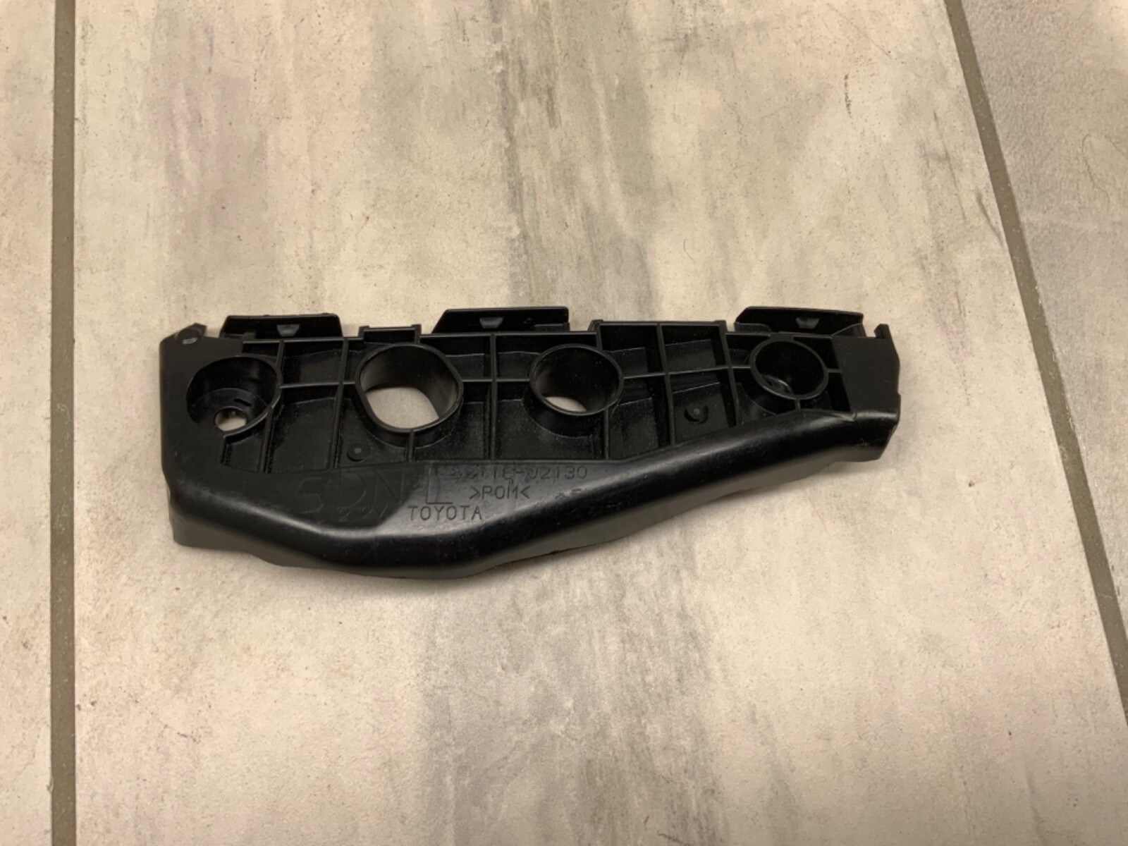 Toyota Corolla Bumper Cover Retainer 52116-02130 OEM A72 for sale ...