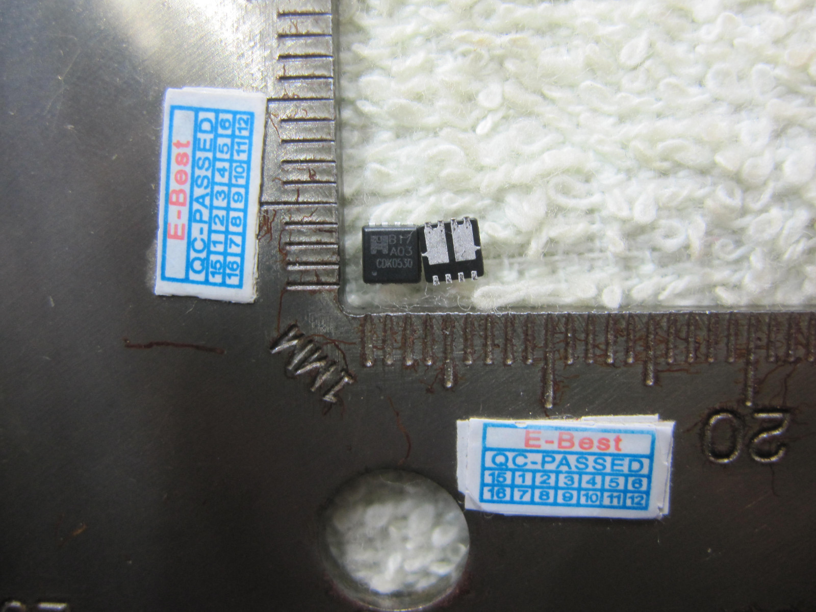 5pcs 817A03 817 BI7A03 BI7 AO3 B17AO3 B17 A03 B17A03 EMB17A03V DFN3x3-8 ...