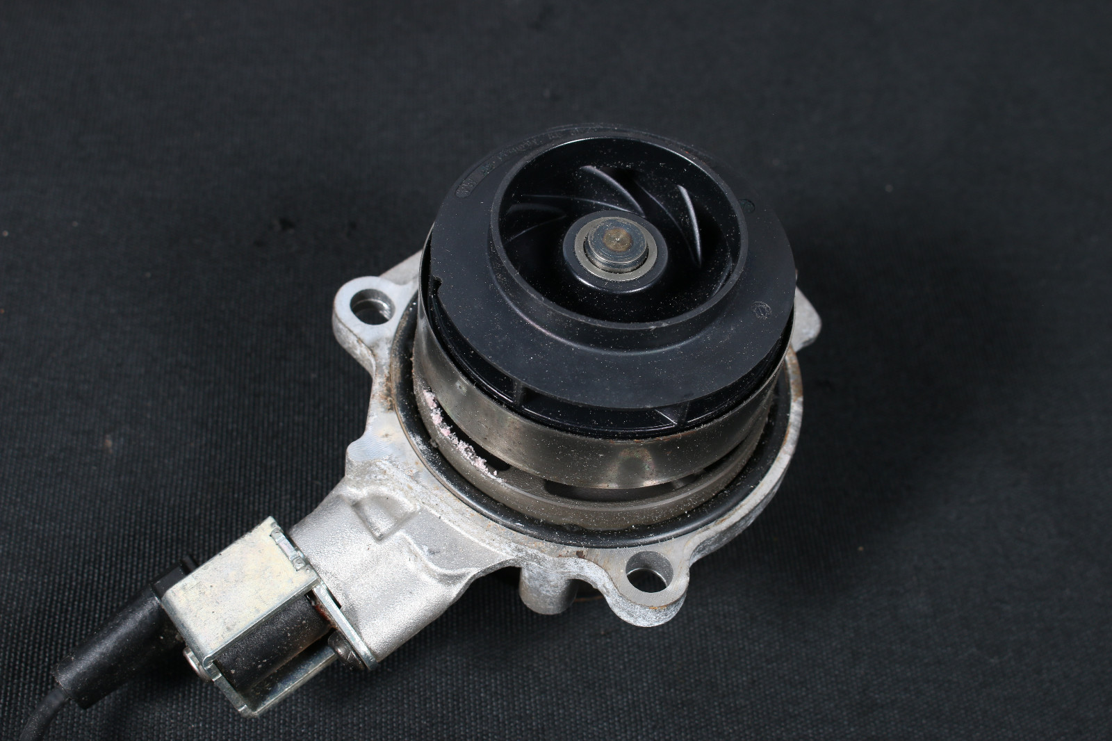 04L121011 Audi A4 8K A5 A6 Q5 8R 2.0TDI Cnh 190 HP Coolant Pump Water ...