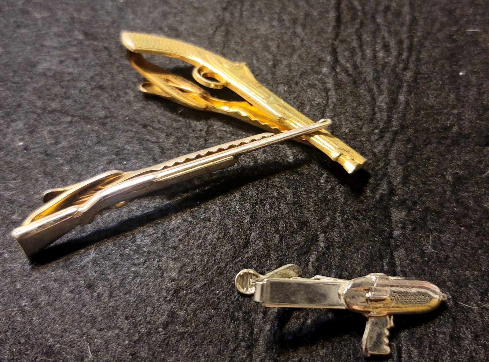 Assortment Vintage Tie Clips. Rifle Ray gun Flintl… - Gem