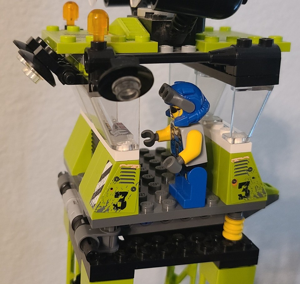 Lot LEGO Power Miners: Titanium Command Rig 8964 and LEGO 8963 Rock ...