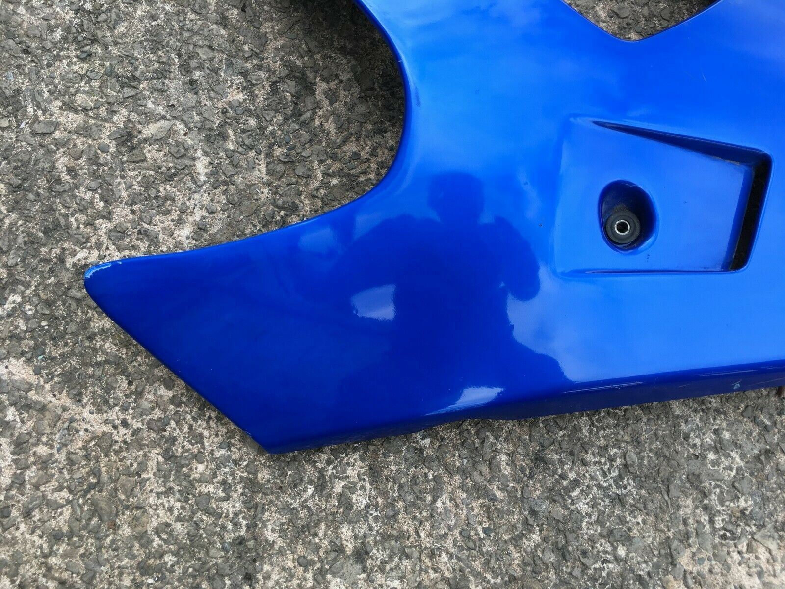 387 Suzuki GSXR400 GK76 RIGHT HAND Side Lower Fairing Belly Pan Panel ...