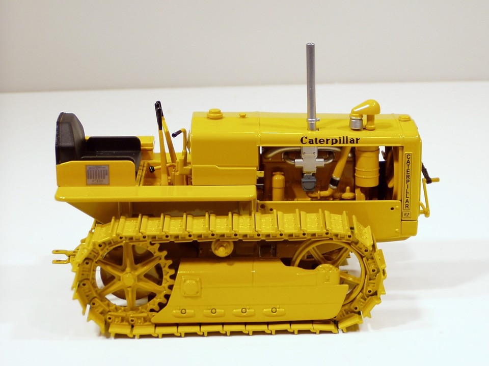 Caterpillar R2 Crawler - 1/16 - Spec Cast #CUST1008 - Brand New | eBay