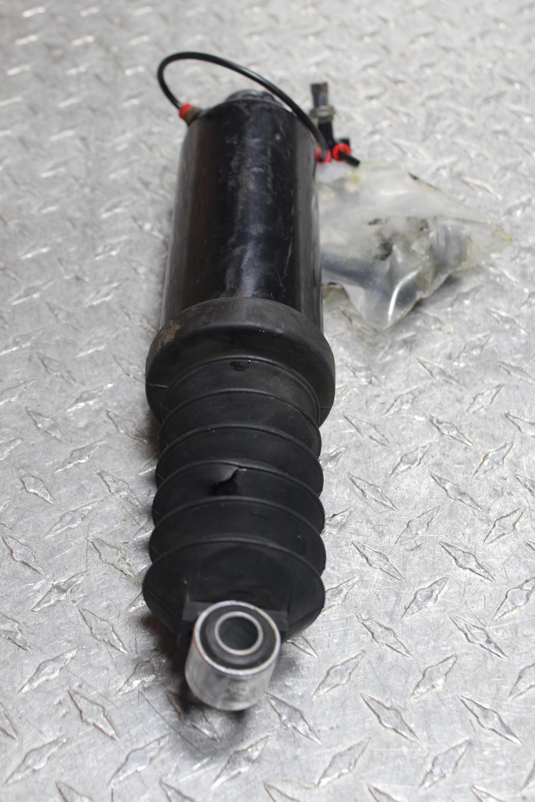 2009 Harley-Davidson Electra Glide Ultra Classic FLHTCU REAR BACK SHOCK ...