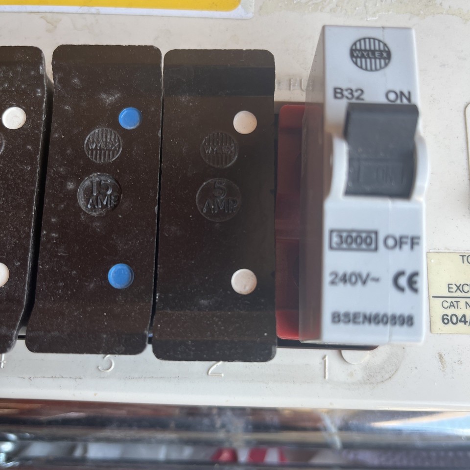 Vintage Wylex 6- way Consumer Unit Rewirable Fuse Holders with one 32A ...