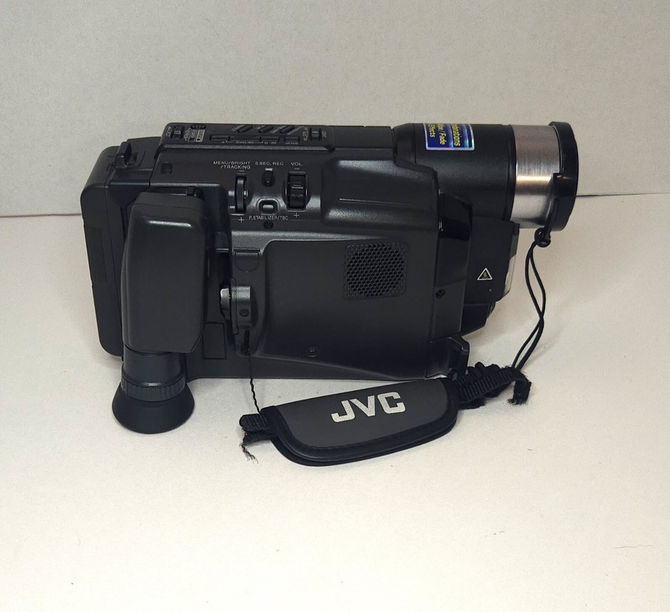 JVC Compact VHS Camcorder GR-SXM240u Super VHS 600X ***Read Description ...