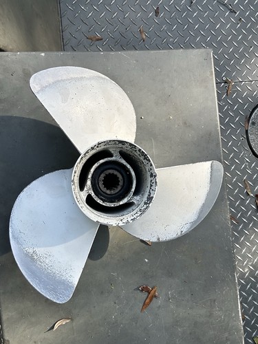 13 1/4 -13p Yamaha 15 Spline Prop | eBay