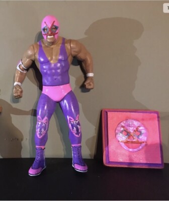 CUSTOM WRESTLING 12 INCH LUCHA LIBRE EL VILLANO FIGURe AND WOOD DISPLAY ...