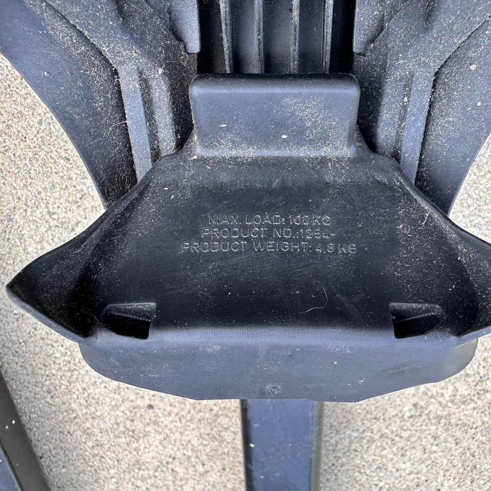 GM Accessories / Thule Roof Cross Bars 853-2341-07 & 1254 Locking Foot ...