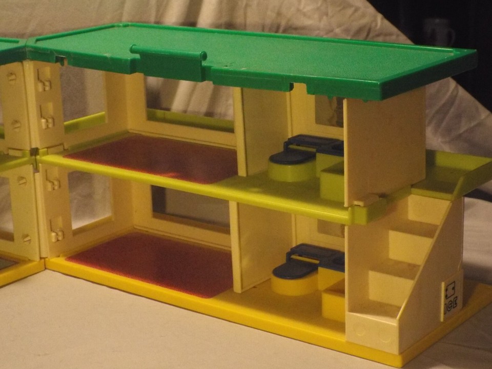 Vintage Playskool Familiar Places Holiday Inn Playset w/ Accessories ...
