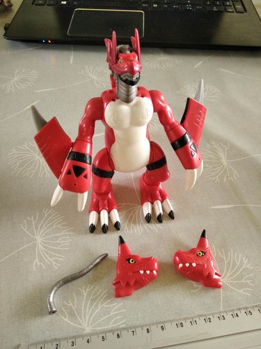 DIGIMON digivolving transformers BANDAI 2001 - GROWLMON to WARGROWLMON ...