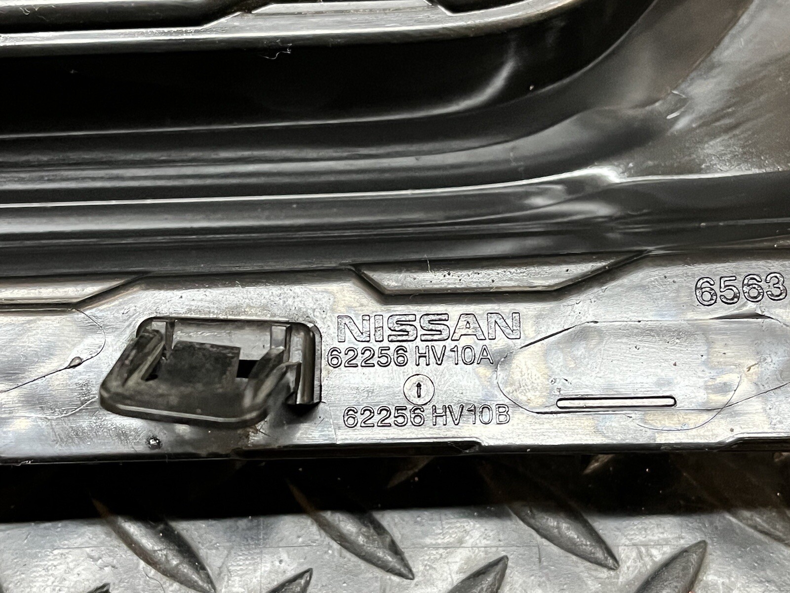 GENUINE NISSAN QASHQAI J11 FRONT RIGHT RH BUMPER GRILL 62256-HV10A 2017 ...