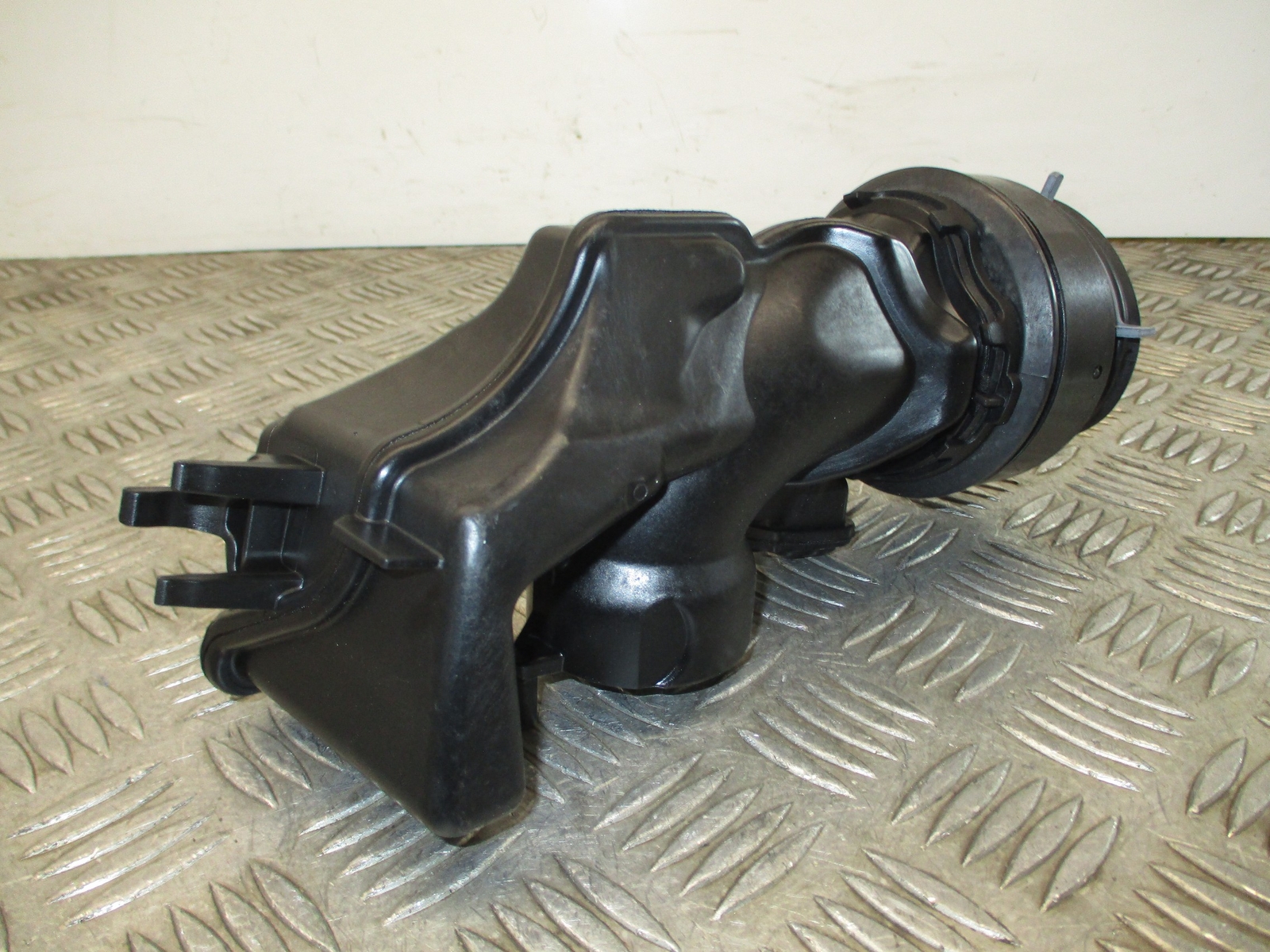 2019 Volkswagen Golf 1.0 TSi DKR. Air Intake Pipe 04C129656L 22.5K | eBay