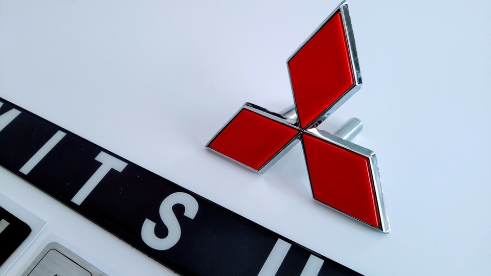 1988-1990 Mitsubishi Pajero Montero Emblems and Decals