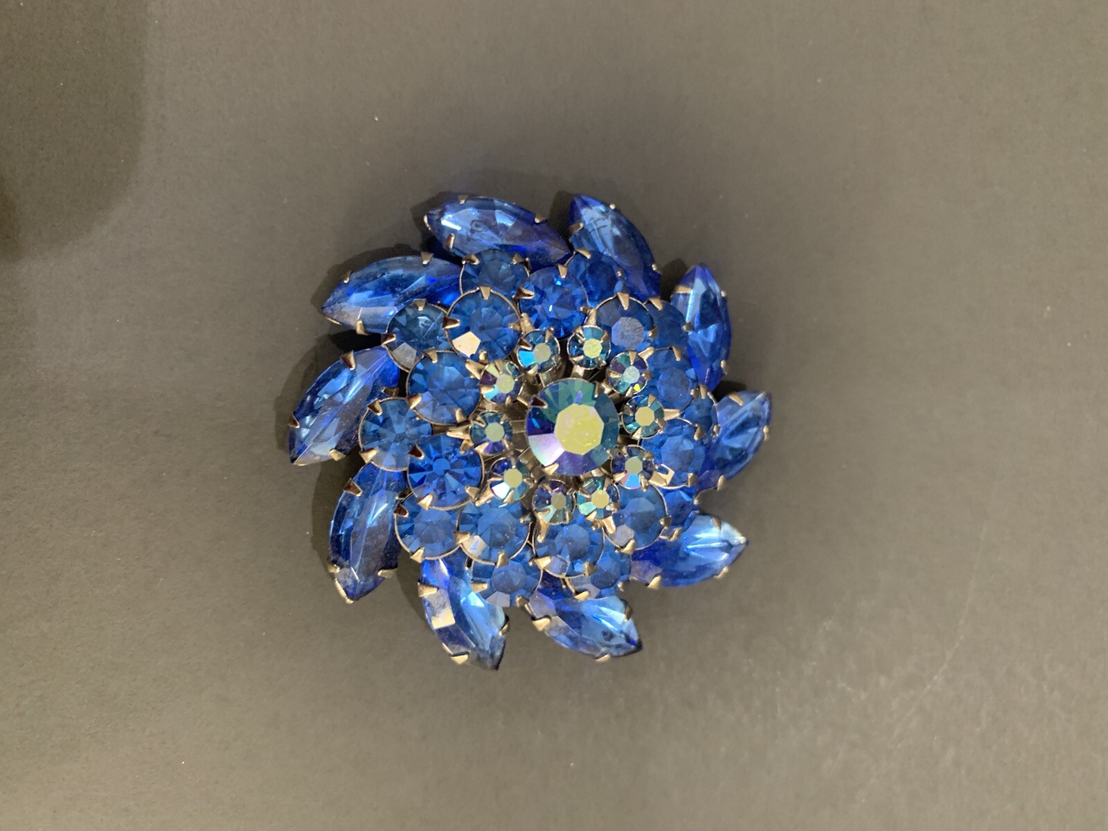 Vintage Beautiful Royal Blue Rhinestone Brooch - Gem