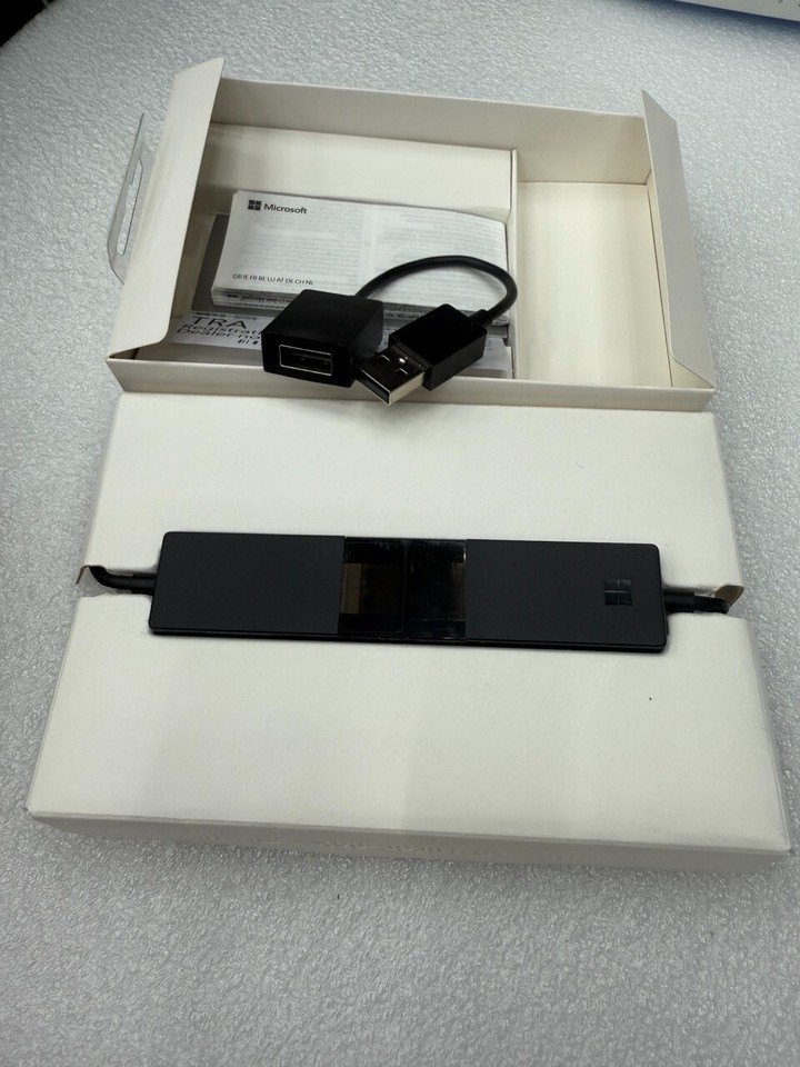 Microsoft Wireless Display V2 Adapter Model 1733 Mircast HDMI & USB ...