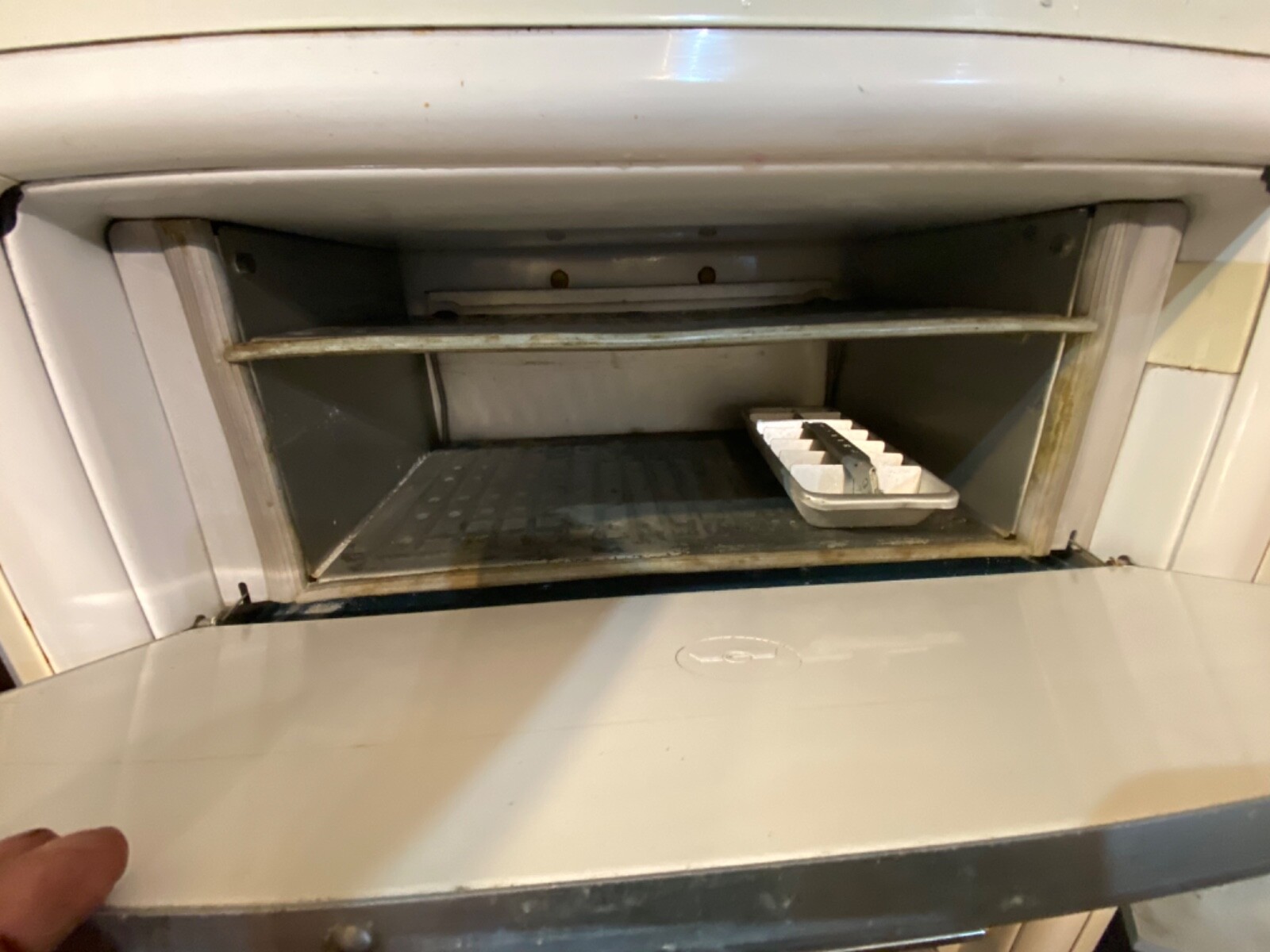 1950s Frigidaire Fridge RENOVATED into Frostie Root Beer Soda Machine ...