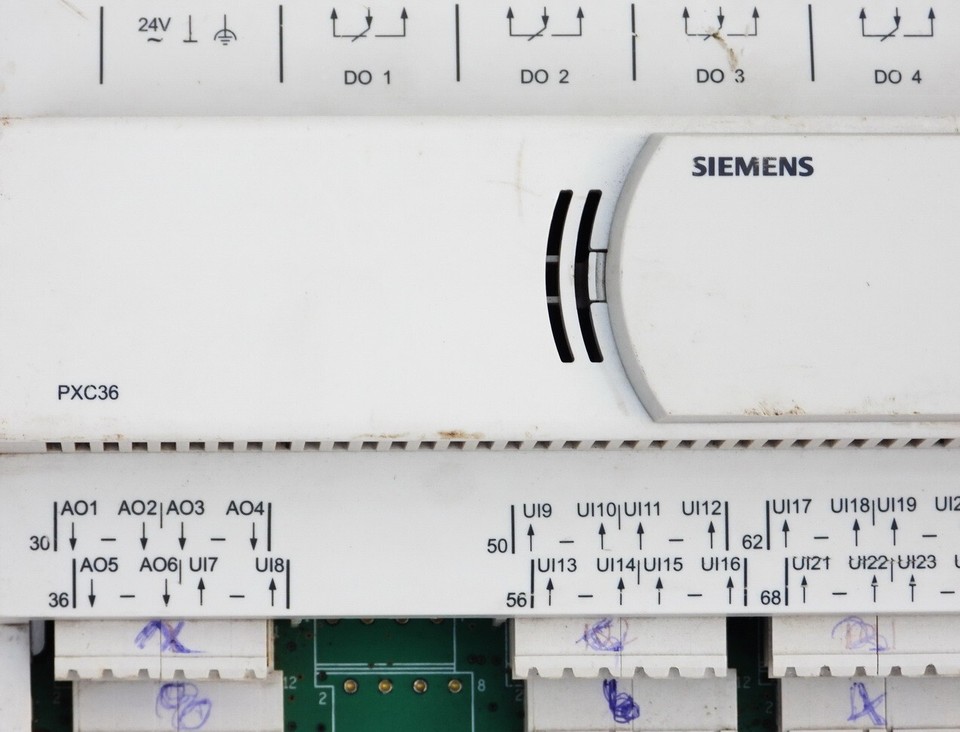 SIEMENS MODEL PXC36.D AUTOMATION STATION WITH 36 DATA POINT LON ...
