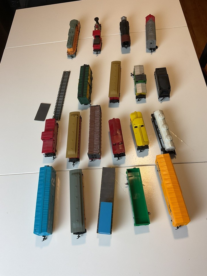 4 Miniature Model Train Engine Locomotive + 15 Train Cars - All Worth ...