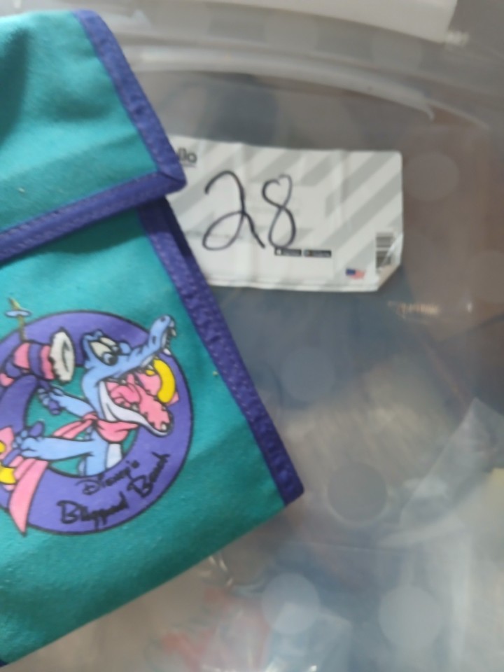 Disney Typhoon Lagoon Blizzard Beach Park Lagoona Ice Gator Wallet ...