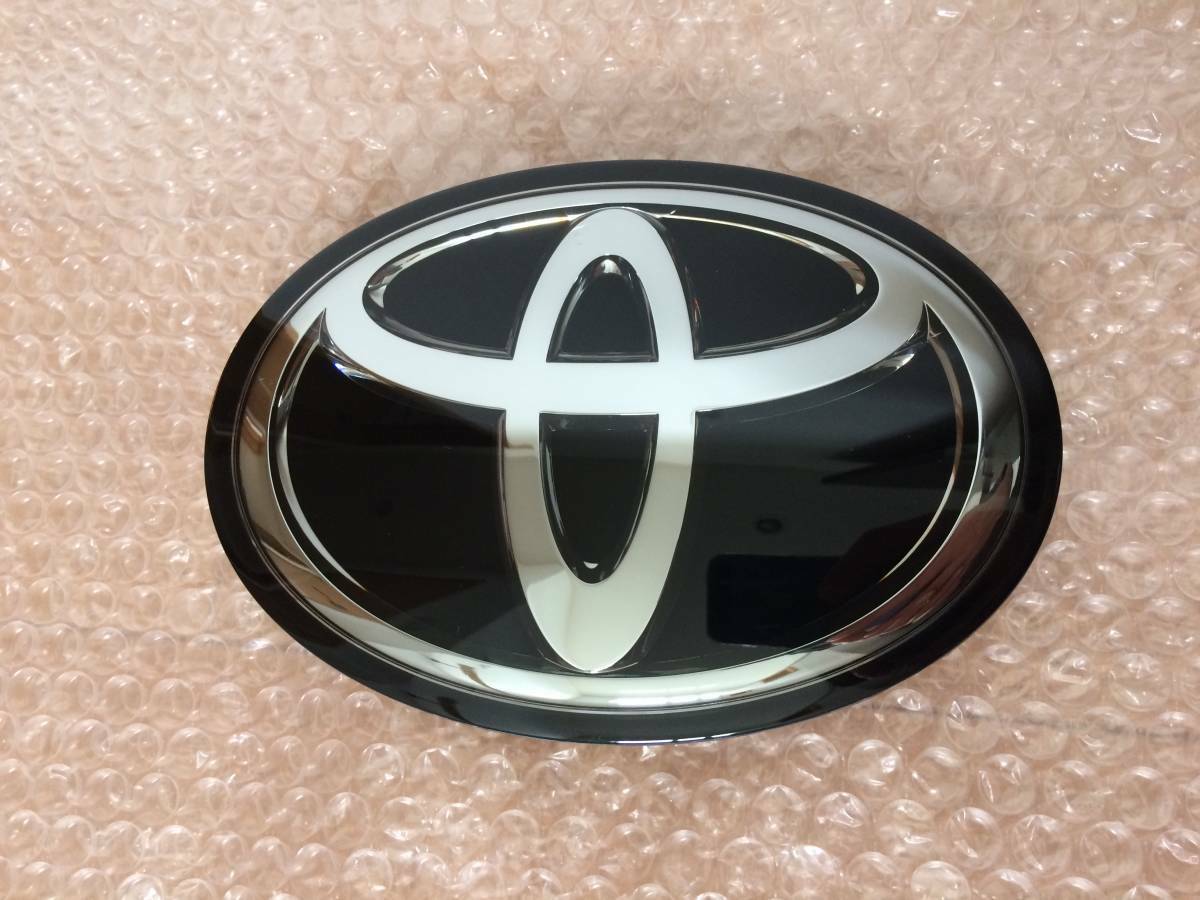 TOYOTA Radiator Grille Emblem 53141-30120 Land Cruiser Prado Majesta | eBay