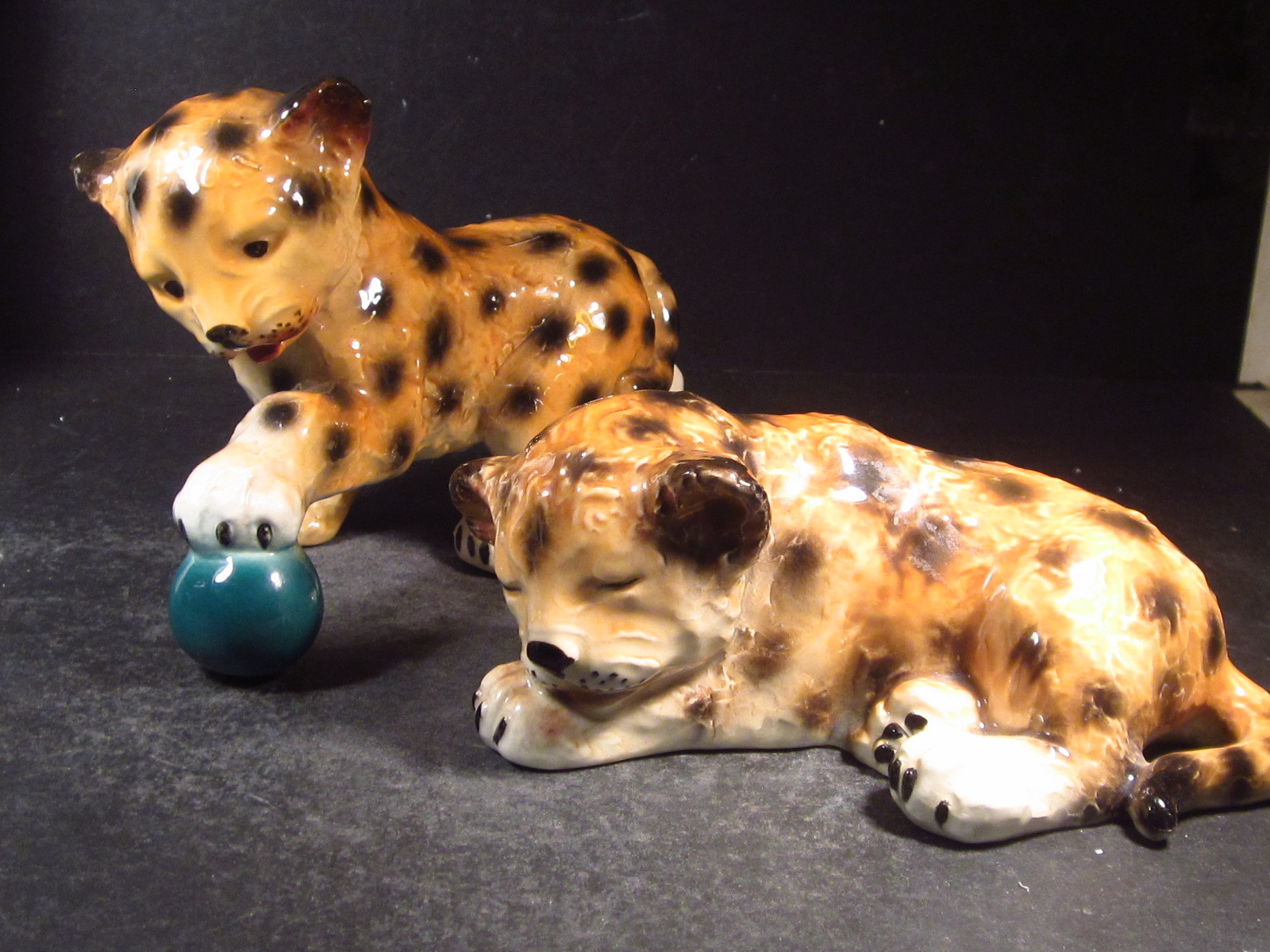 Goebel PAIR OF LION OR TIGER CUBS CW35 Tmk 2 Full Bee 1950-1955 | eBay