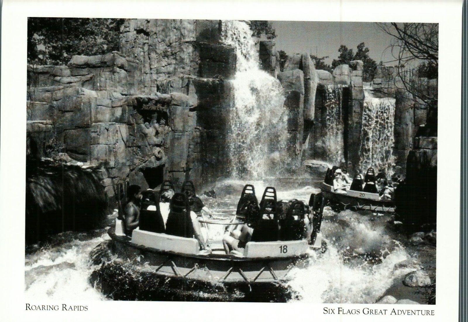 *NJ Postcard-"The Roaring Rapids" /Water Rafting Ride/ *Six Flags-{C89 ...