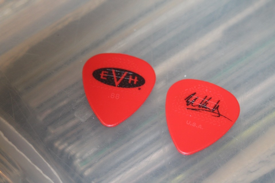 Eddie Van Halen - 1x Guitar pick #6 - FREE SHIPPING - | eBay