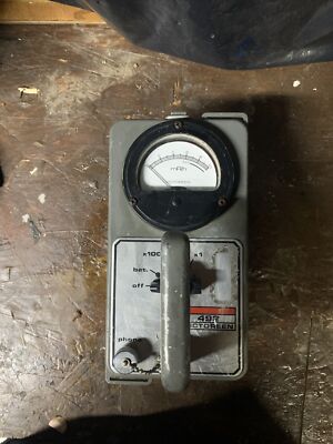 Radiation Detectors & Geigers - Victoreen Meter