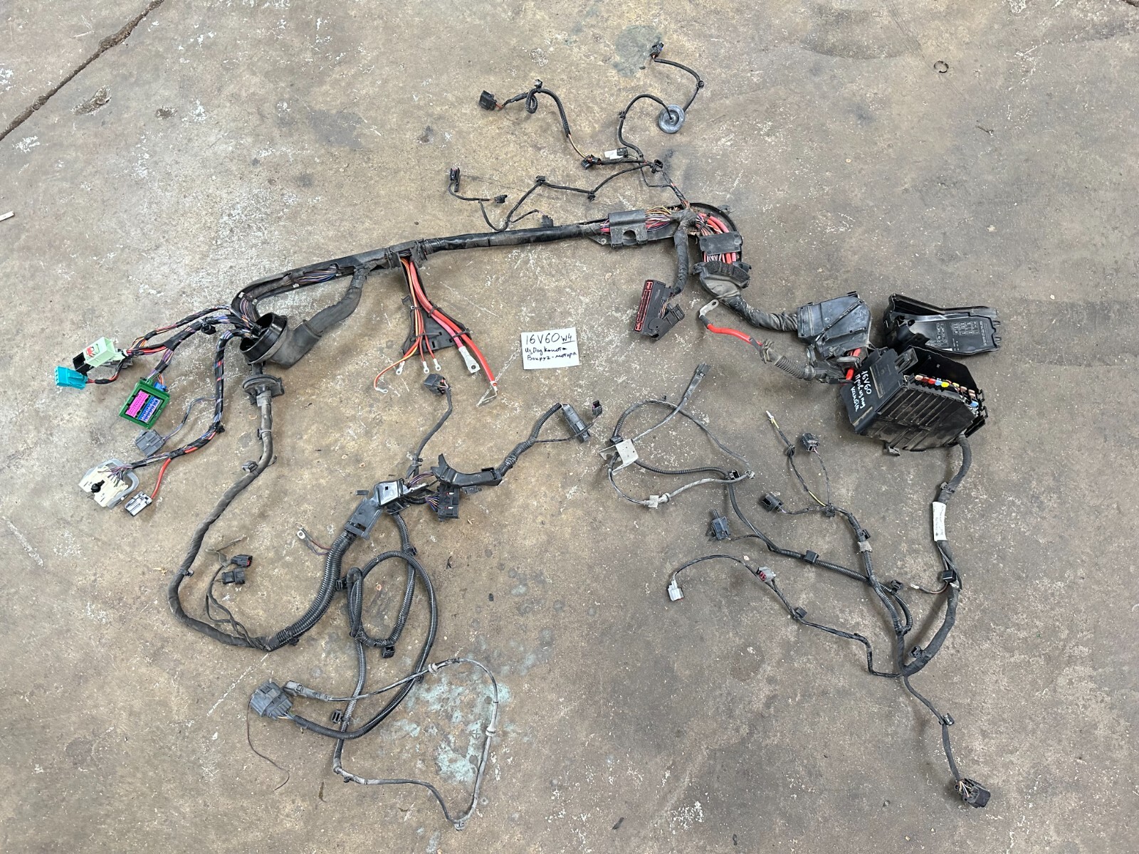 15-18 Volvo S60 FWD T5 2.0L ENGINE BAY WIRE WIRING HARNESS FUSE BOX OEM ...