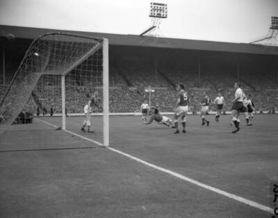 Soccer - FA Cup - Final - Tottenham Hotspur v Leicester City 1961 OLD ...