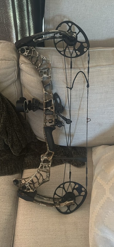 mathews v3 27 compound bow 65 pound limbs 28 inch draw only shot it a ...