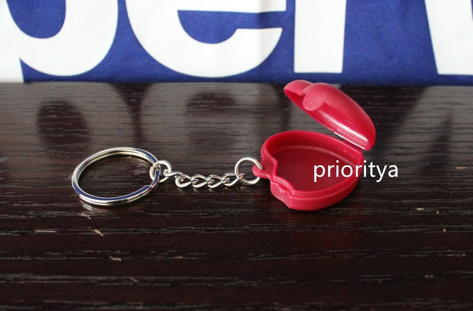 Tupperware KEYCHAIN Onion Heart Freezer Mates Signature Line Pressure ...