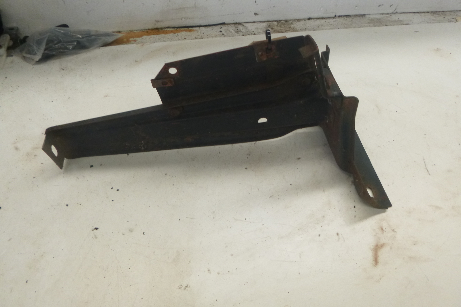 FORD XC FALCON BONNET LOCK AND SUPPORT | eBay
