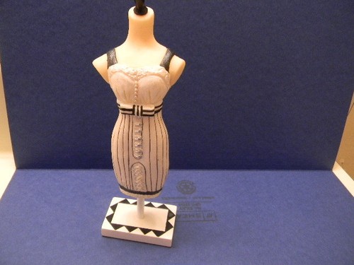 WILLITTS The Latest Things Style Sensations Fashion Model BREATHLESS ...