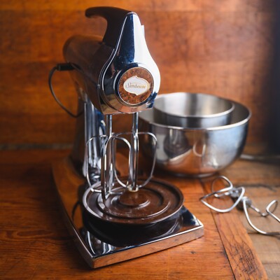 WORKING Vintage 1970s Sunbeam Mixmaster Chrome 12 Speed Stand Mixer w ...