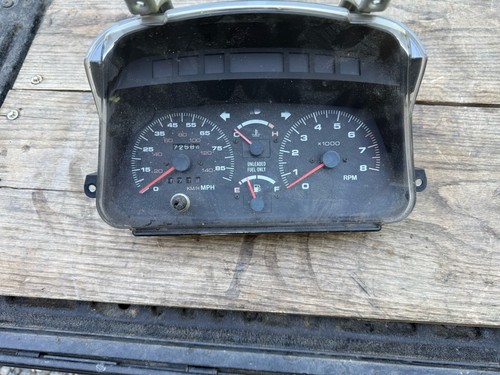 89 Geo Tracker 1.6 MT Instrument Cluster 34100-62A30 Gauge Speedometer ...