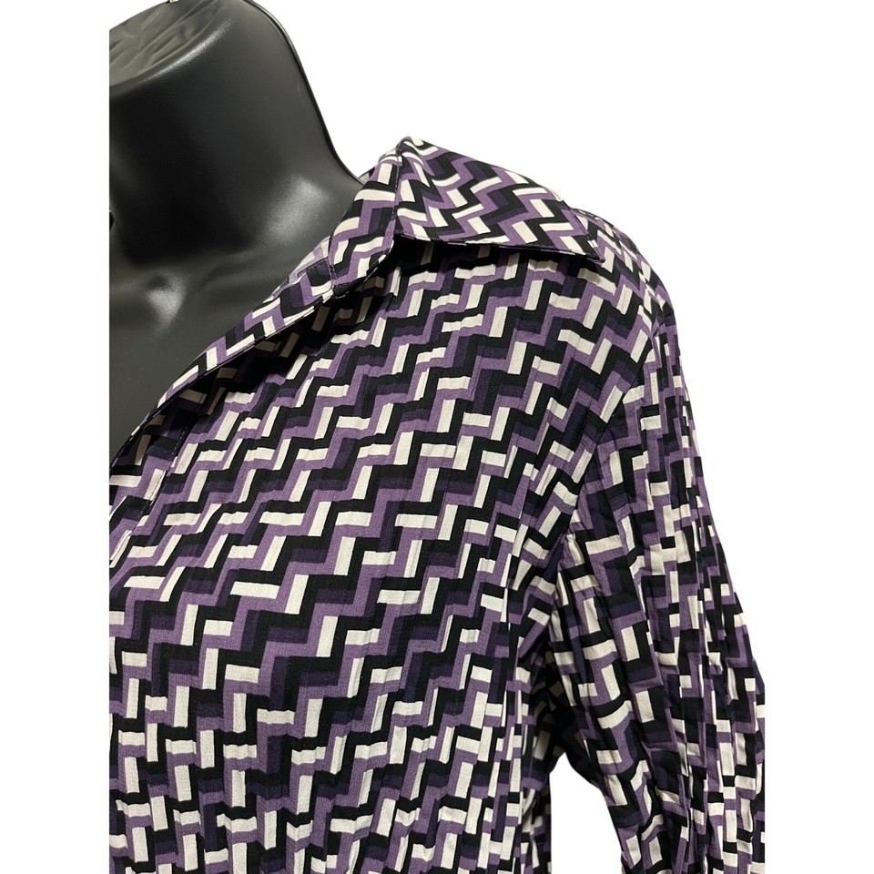 Apt 9. Stretch Purple White Black Geometric Runched Button Up - Large ...