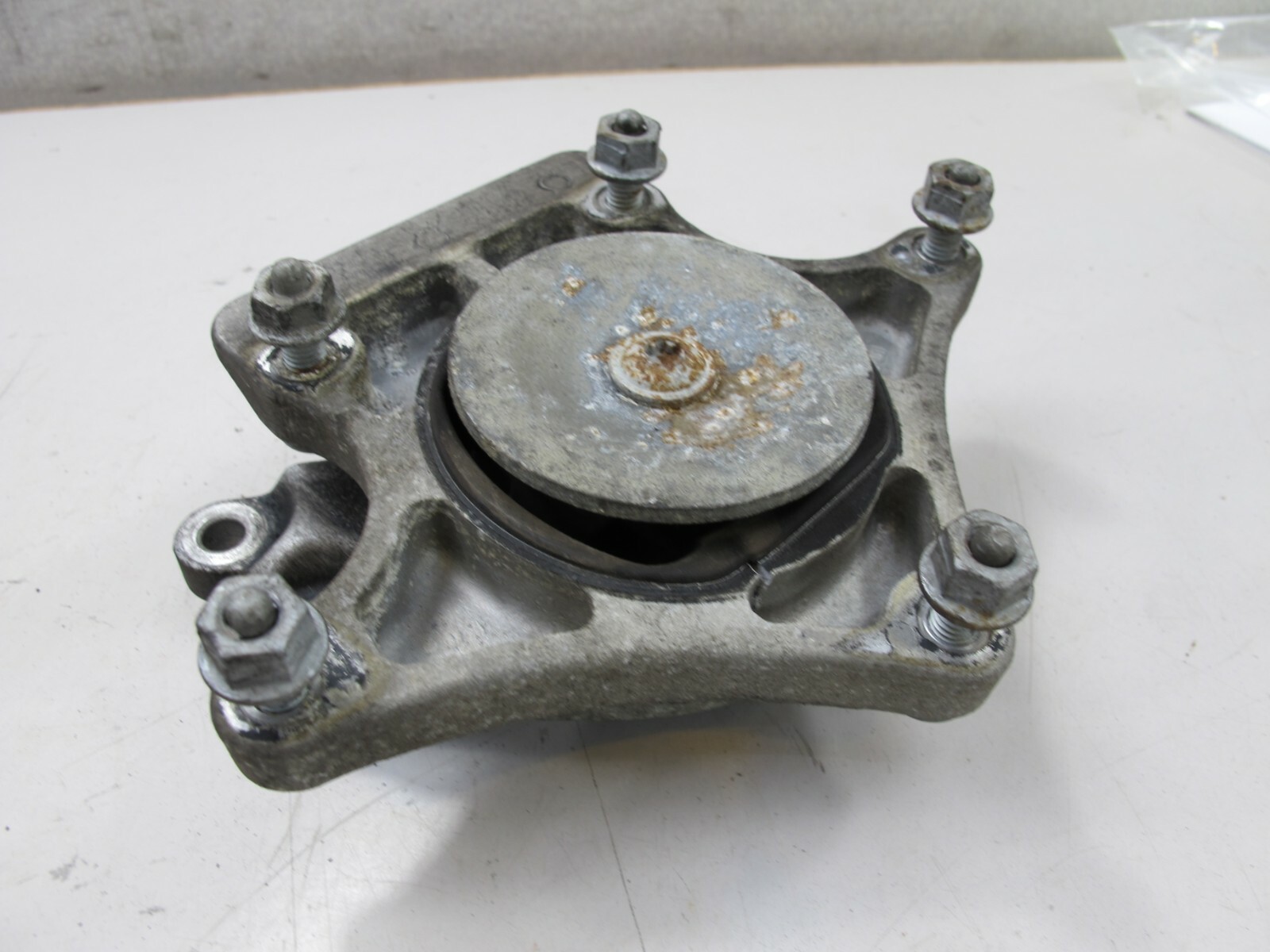 08-14 MERCEDES W204 C300 C350 TRANSMISSION MOUNT BRACKET 2042400618 OEM ...