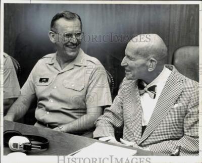 Press Photo Colonel W.J. Lynn, General William Simpson laugh together ...