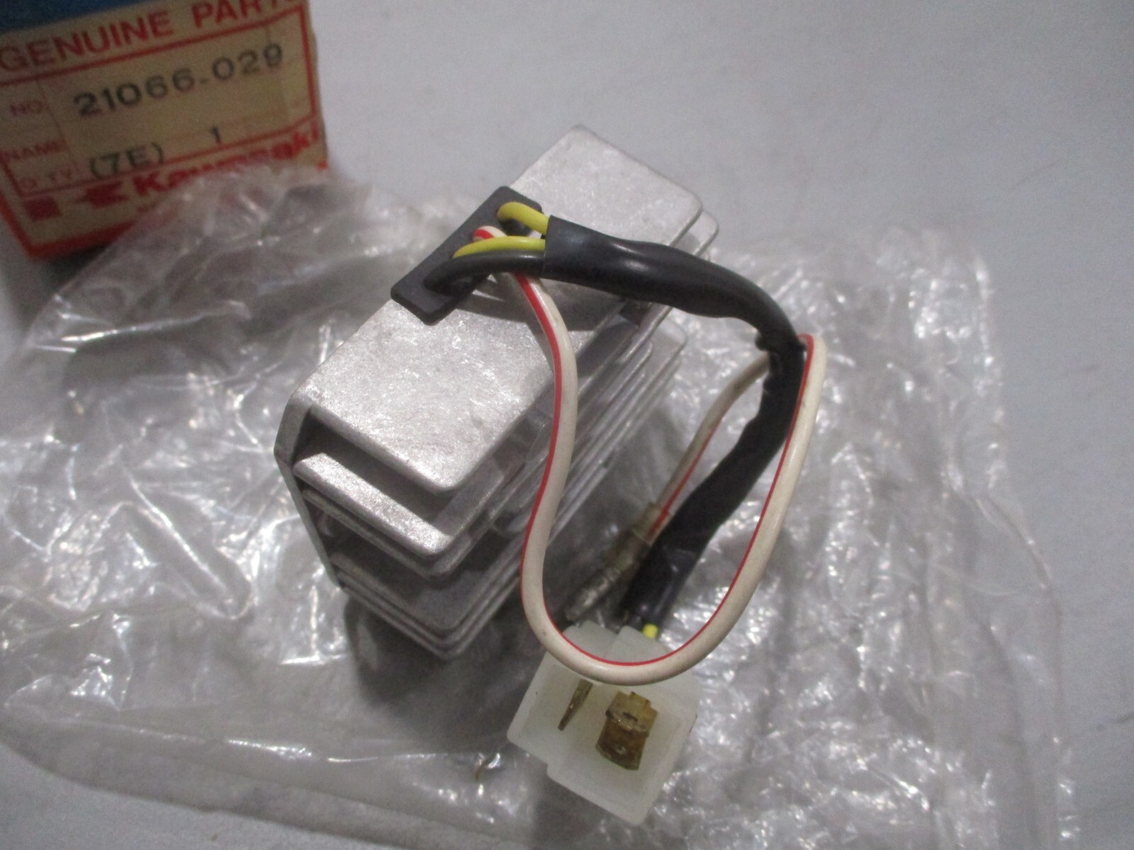 NOS Kawasaki OEM Regulator 1978-1979 KZ200 KZ400 KZ650 KZ750 21066-029 ...
