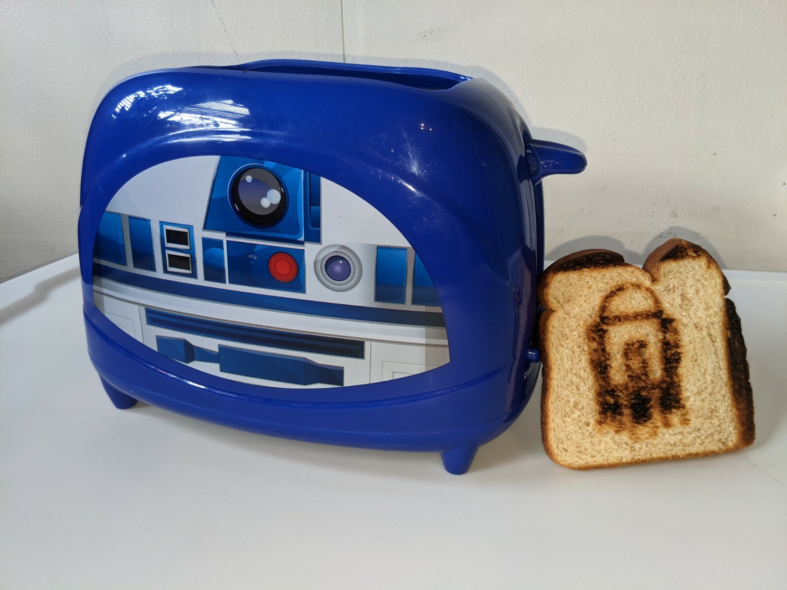 Uncanny Brands Star Wars 2-Slice Toaster- Toast Iconic R2-D2 on Your ...