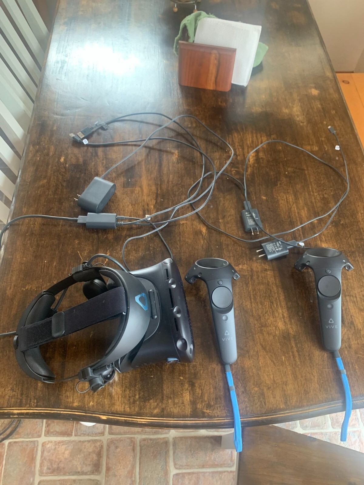Vive Cosmos Elite, Headset, controllers, chargers. No Base Stations | eBay