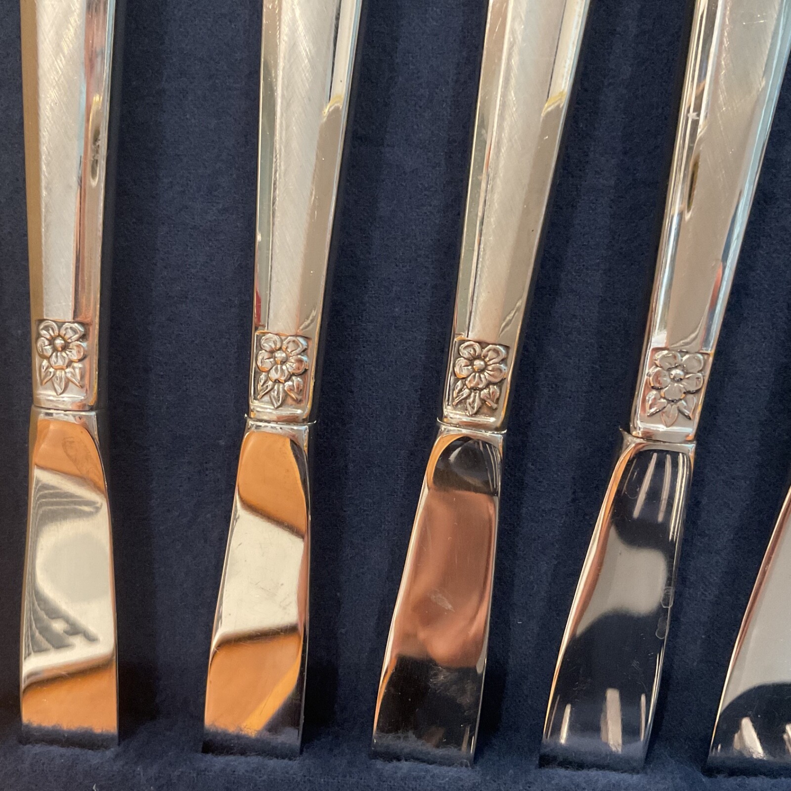 ONEIDA STAINLESS 74 PC MELISSA STAINLESS STEEL FLATWARE 12 PLACE ...