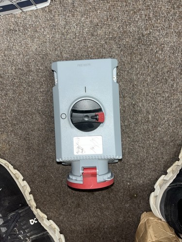415v 32A 5 Pin MK Commando Interlocked Switched Socket - Red - IP44 ...