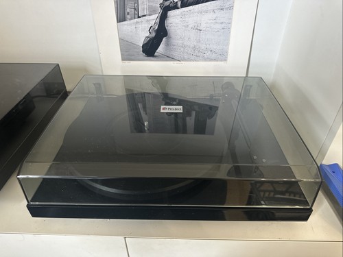 Pro-ject Debut Carbon Turntable (Project). Record Player. | eBay Australia