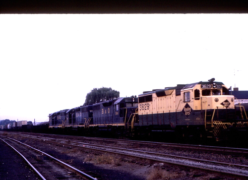 Reading GP35 # 3629 w/3 B&O GP40's # 3641-3733@ Bound Brook NJ.-1973 Kodak slide | eBay